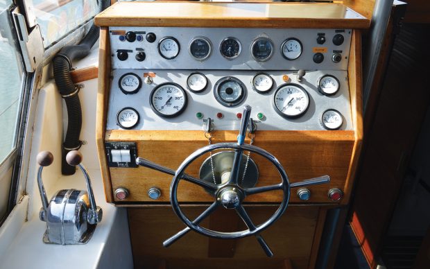 From rotting wreck to classic cruiser: Restoring a Bates Star Craft 40