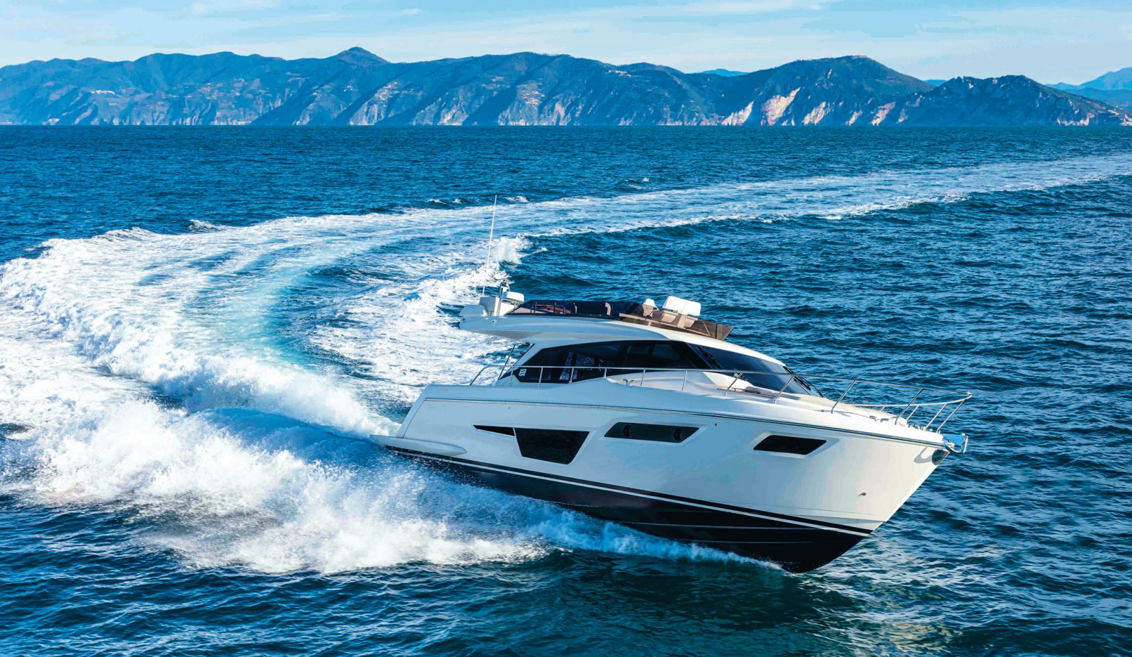 Ferretti 580 yacht tour: Brand new model with an owner's cabin to die for