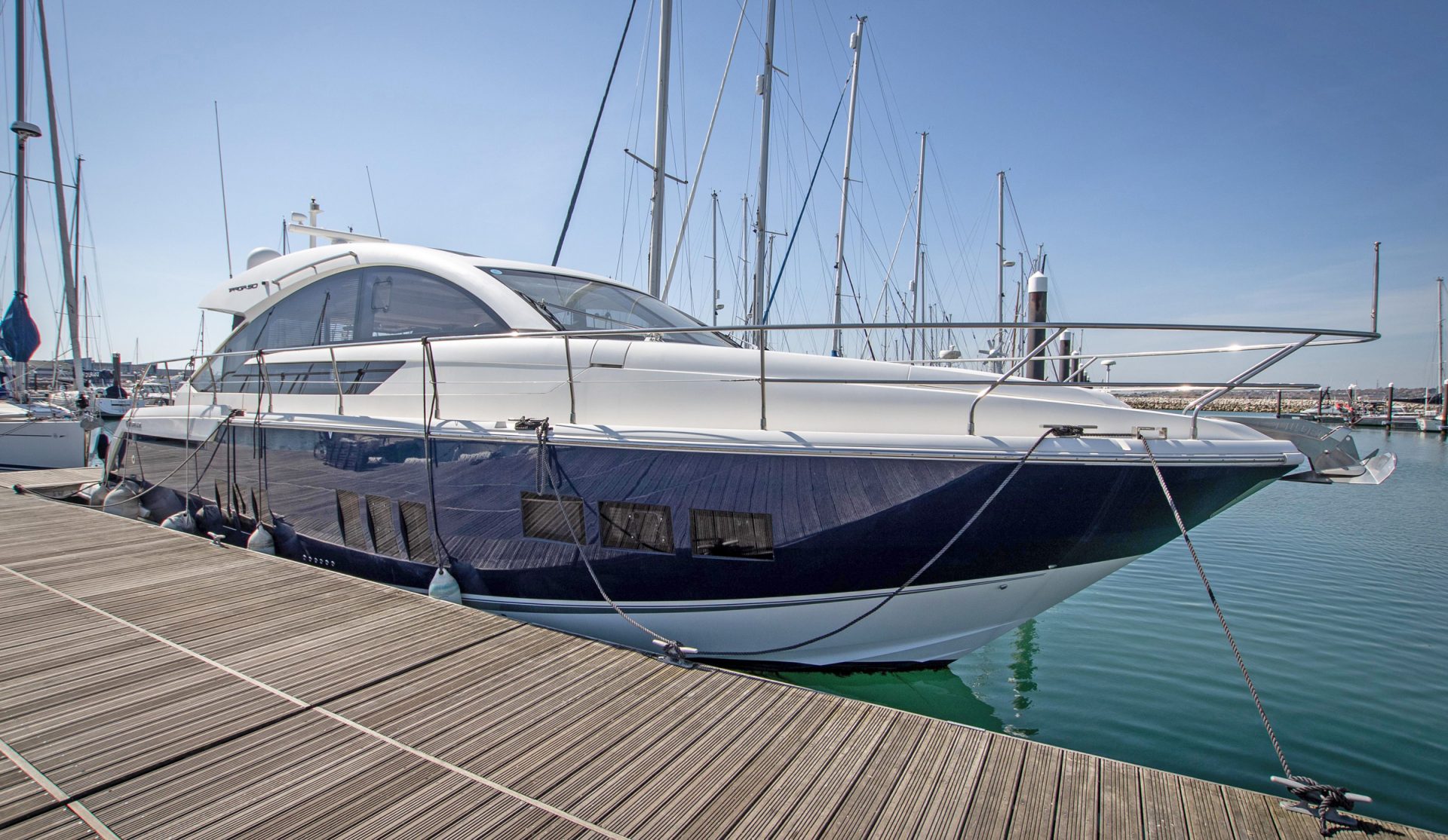 Fairline Targa 50GT yacht tour: Classy British cruiser with an ...