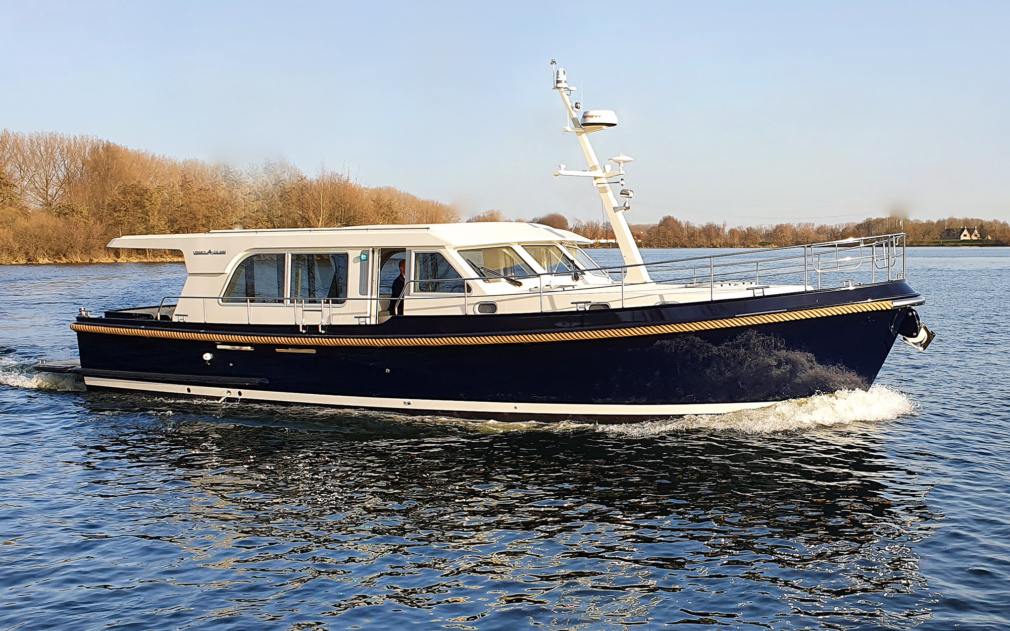 Linssen 500GS Sedan: Dutch yard launches largest open cockpit yacht yet