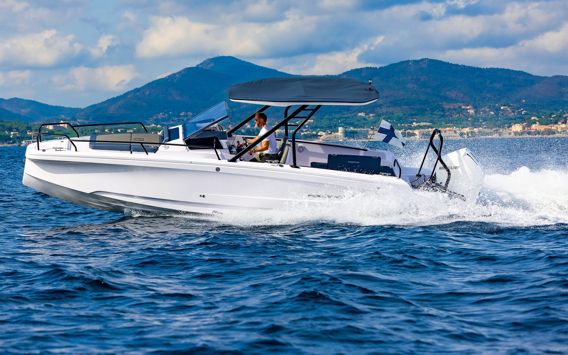 Twisted T300S first look: Revamped Axopar 25 looks like a lot of fun