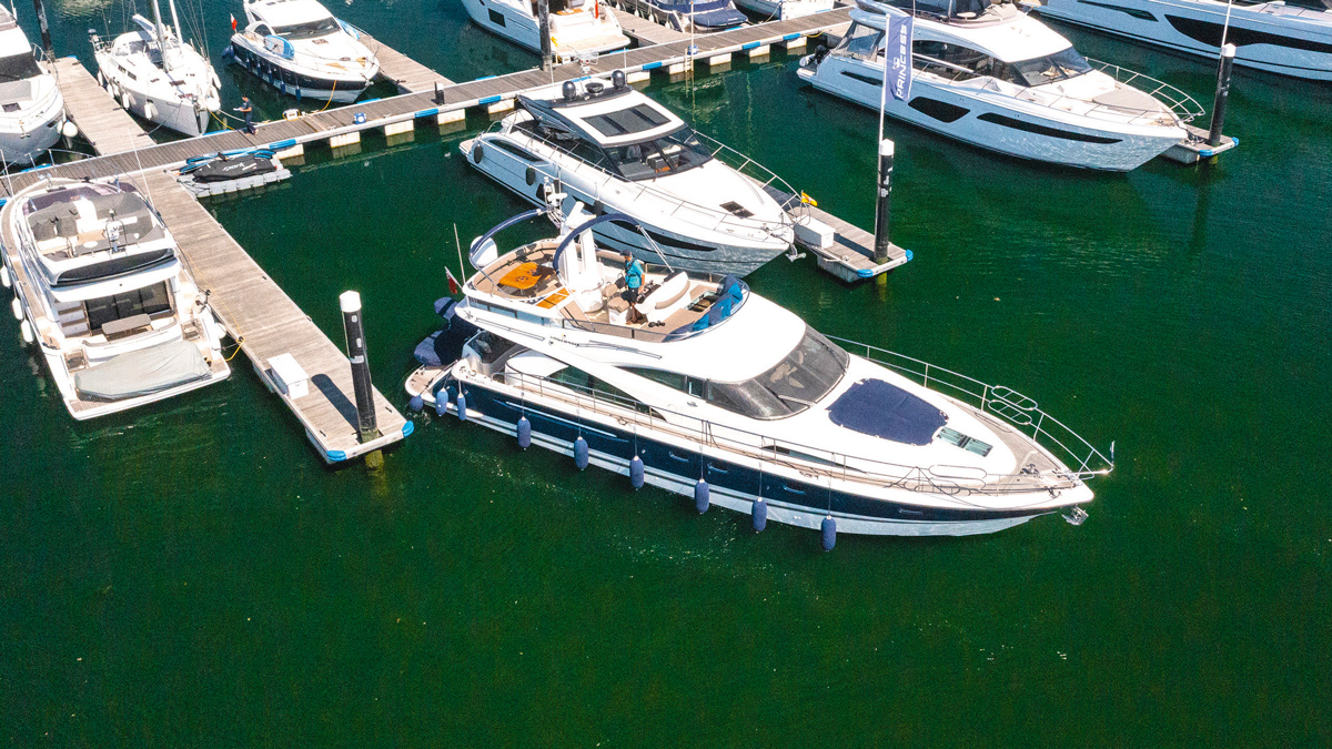 How to drive a boat solo: Coming into a berth single-handed