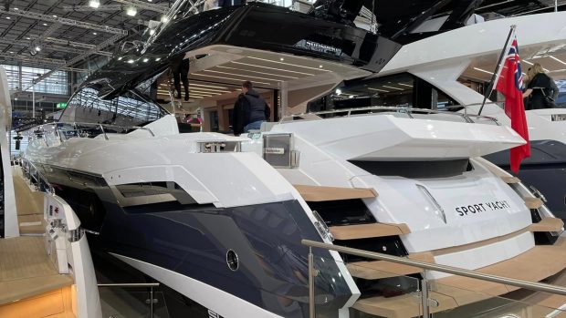 Azimut S7 first look: Boot debut to combine performance, luxury ...