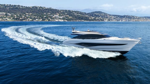 Princess S80: Supersize sportsbridge doubles up on cockpit space