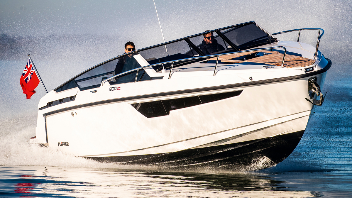 Flipper 900 DC review: Behind the wheel of a sexy yet affordable flagship