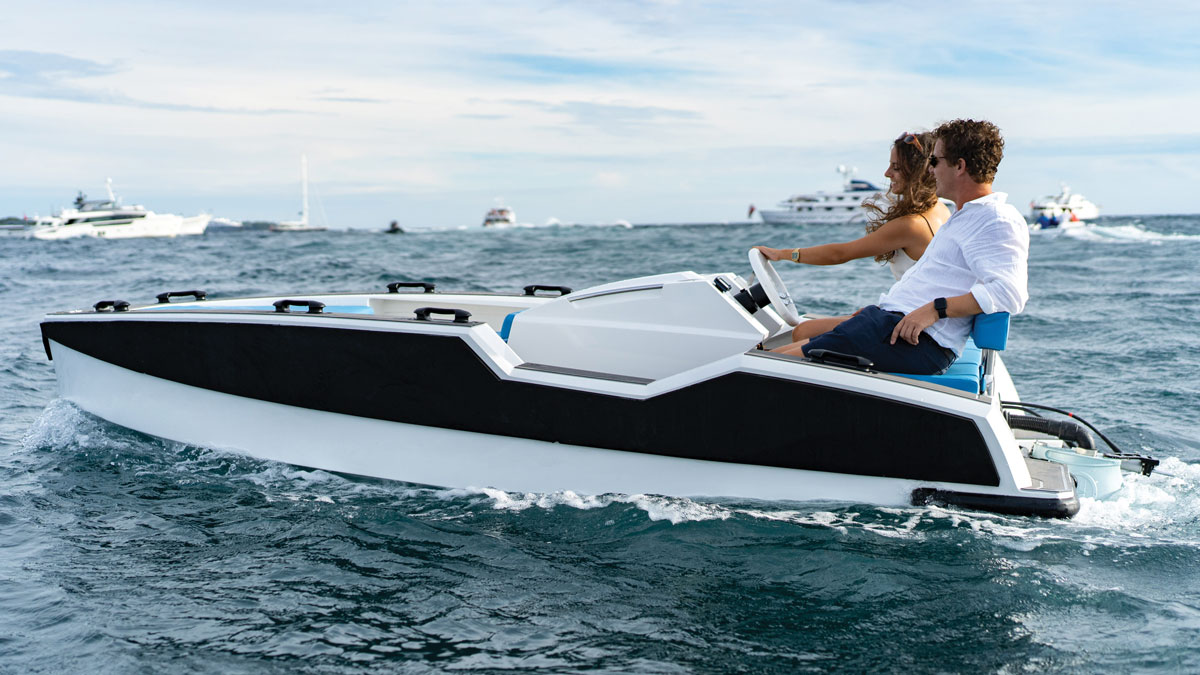 Toy of the month: Silent Tender 400 is a breath of fresh air