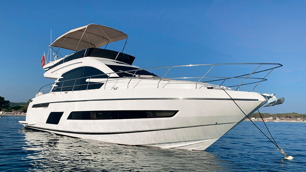 Fairline Squadron 53 used boat: Luxurious flybridge is a home from home