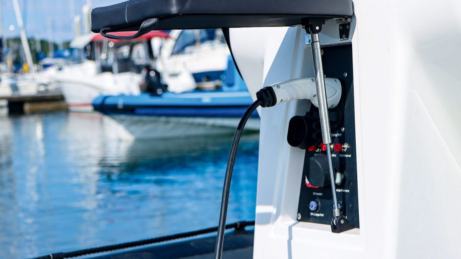 RAD40 electric outboard first look: British motor bursting with clever ...
