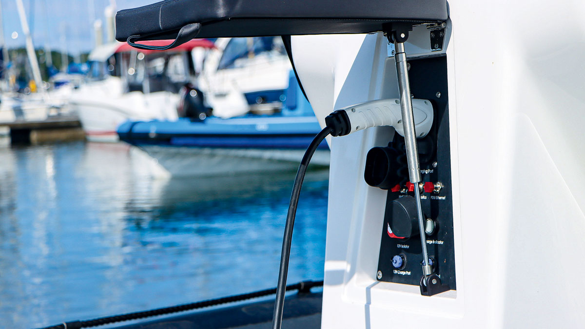 RAD40 electric outboard first look: British motor bursting with clever ...