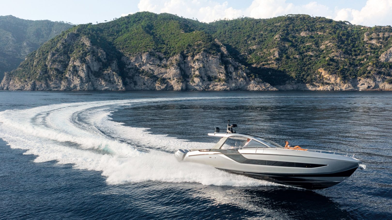 Azimut Verve 48 sea trial review: 1,800hp party boat review