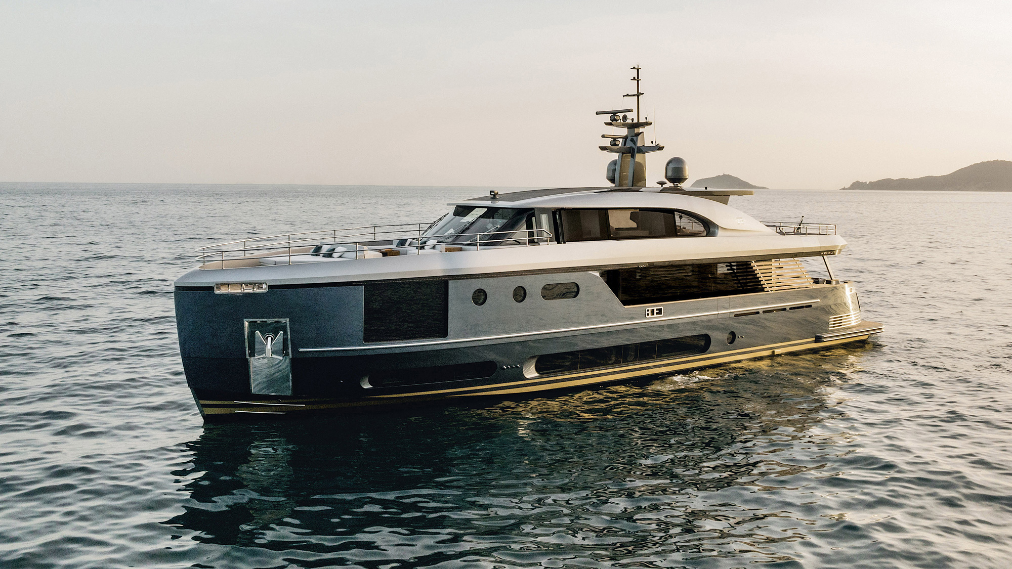 The long-awaited Azimut Magellano 30 Metri finally shows-up at the ...