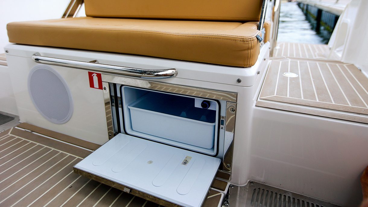 Windy SR28 CC review: world class driving in a smaller package - Motor ...