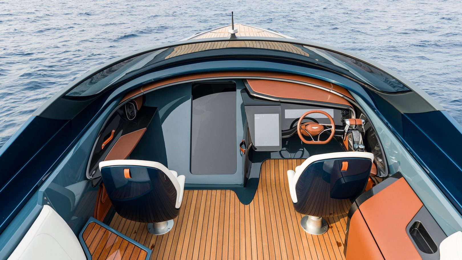 World's coolest boats: Aston Martin AM37 - the James Bond boat that ...