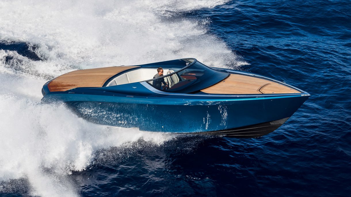 World's coolest boats: Aston Martin AM37 - the James Bond boat that ...