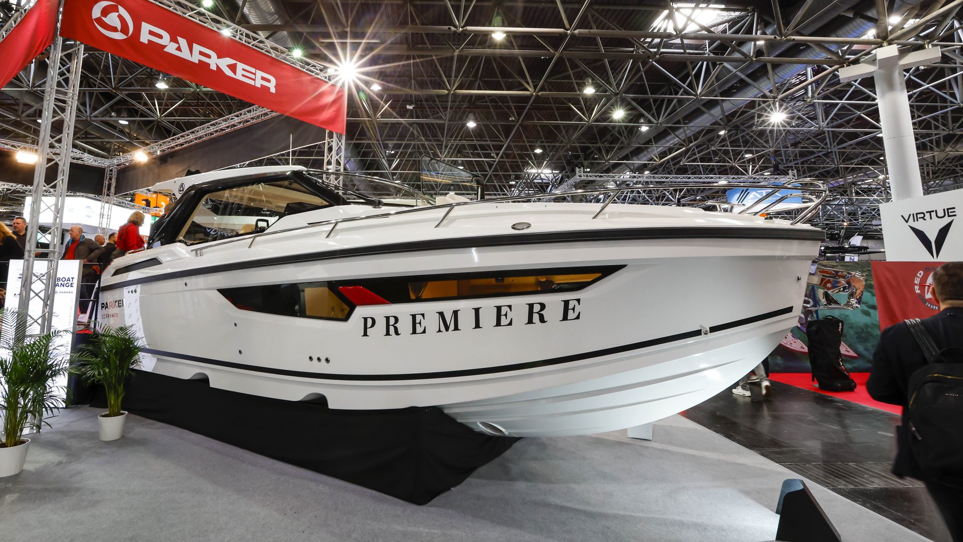 Parker Sorrento yacht tour: 50-knot cruiser with a killer aft cabin ...