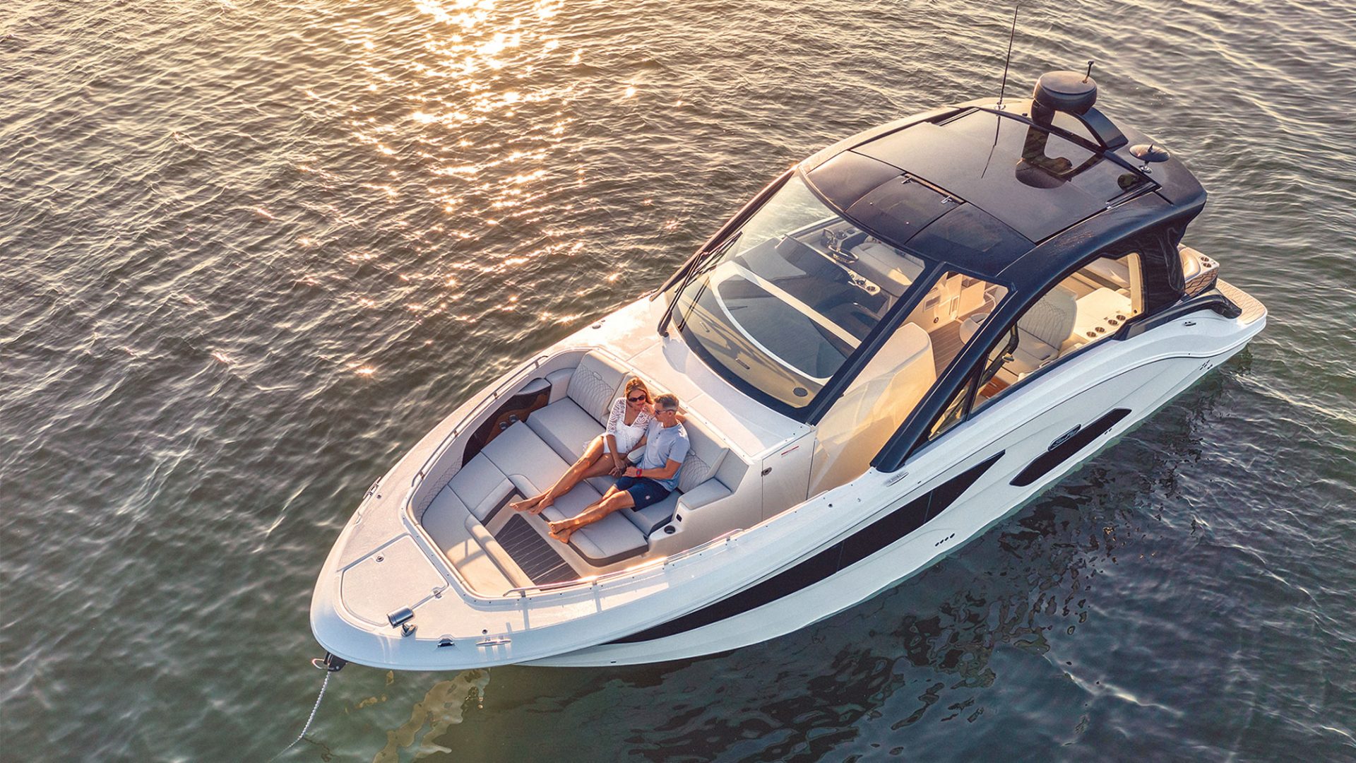 Sea Ray Sundancer 370 first look: Space for socialising and topping up ...