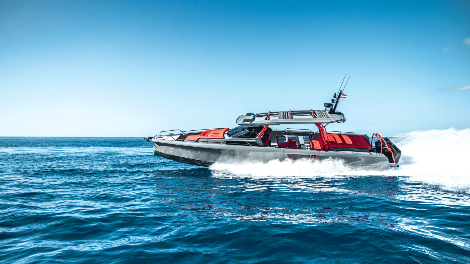 Brabus 1200 Sun Top: A high-end space accented with exclusives