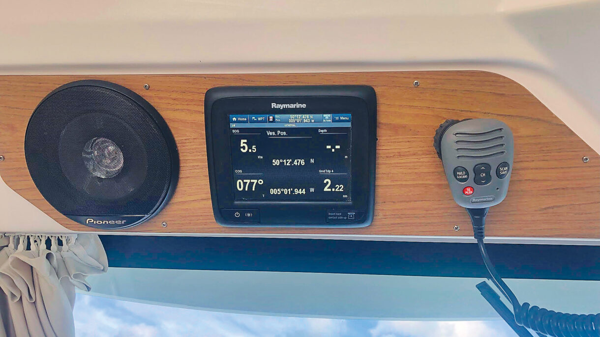 How to install Raymarine 3D RealVision Sonar - Motor Boat & Yachting