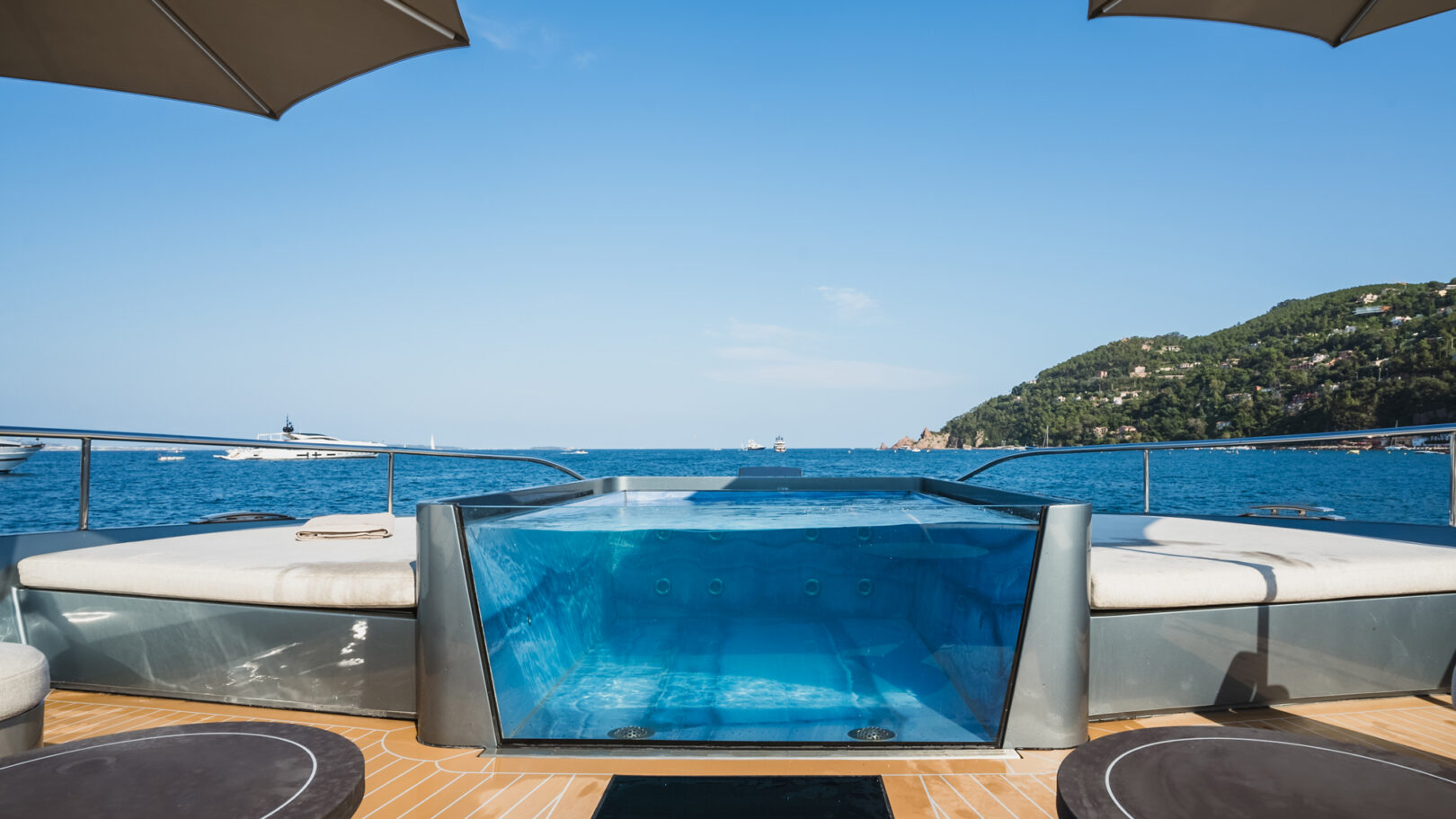 Discover the St-Barth 75 and St-Barth 85 Fly Motor Yachts - Motor Boat ...