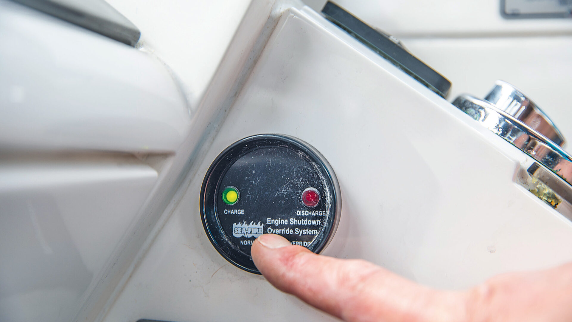 How to guard against fire on board a boat