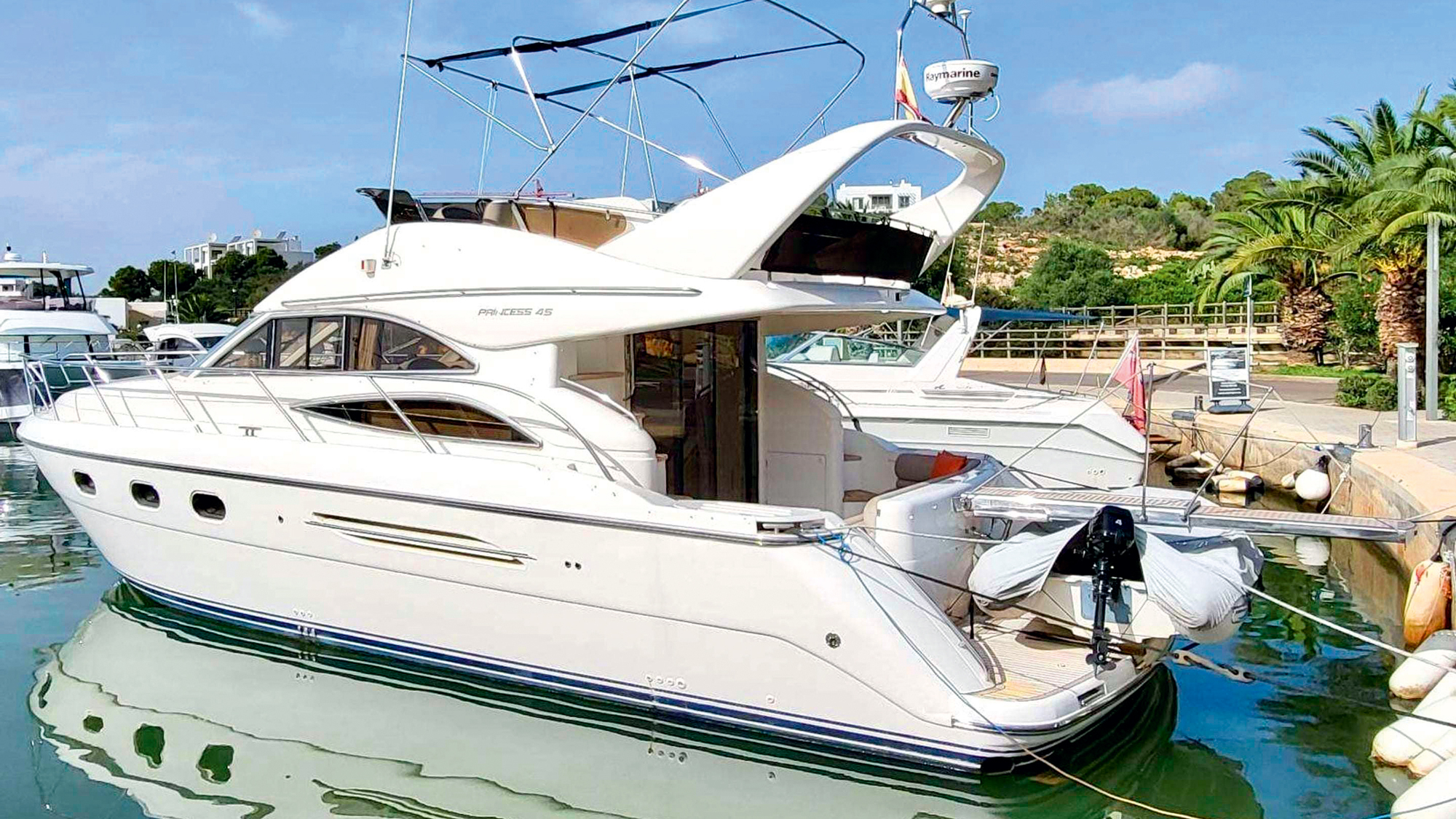 4 of the best 45ft flybridge motor yachts on the market right now ...