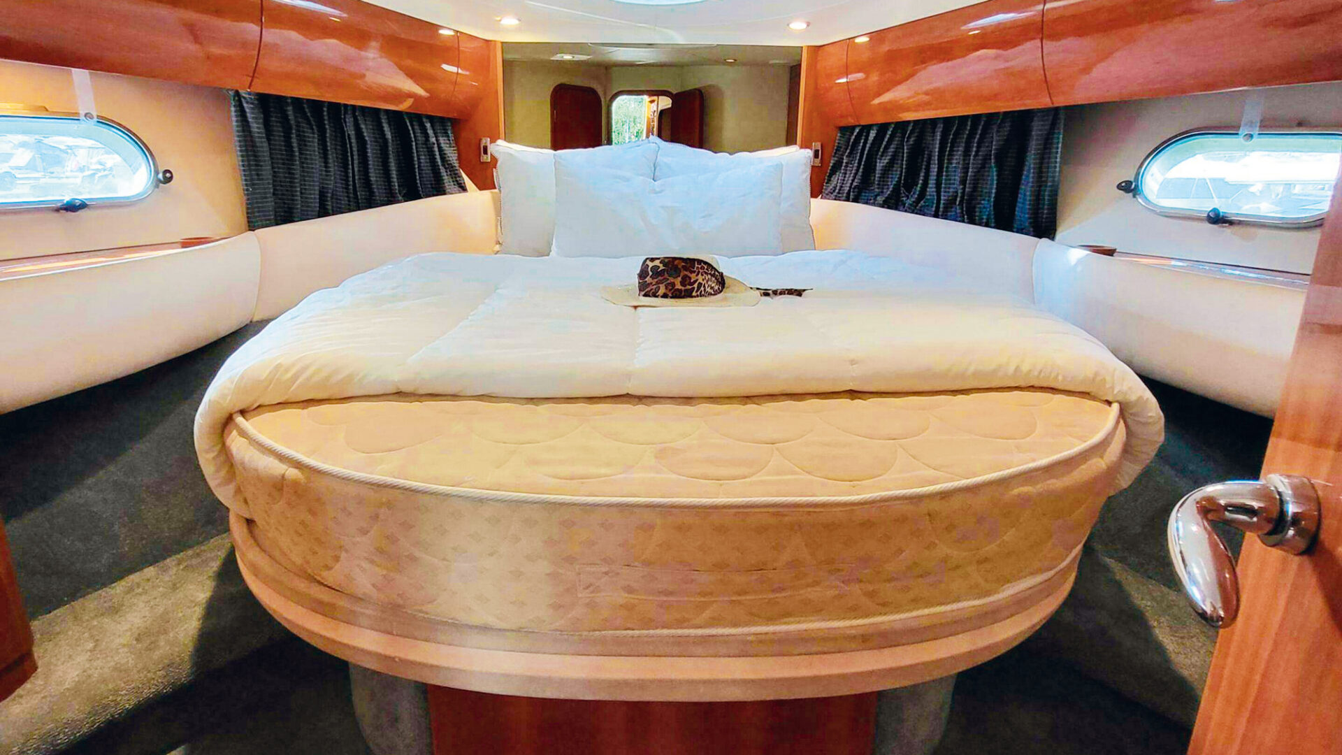 4 of the best 45ft flybridge motor yachts on the market right now ...