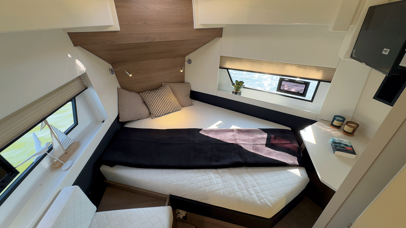 New boats at Düsseldorf boat show: The angular Cobra Campione 41