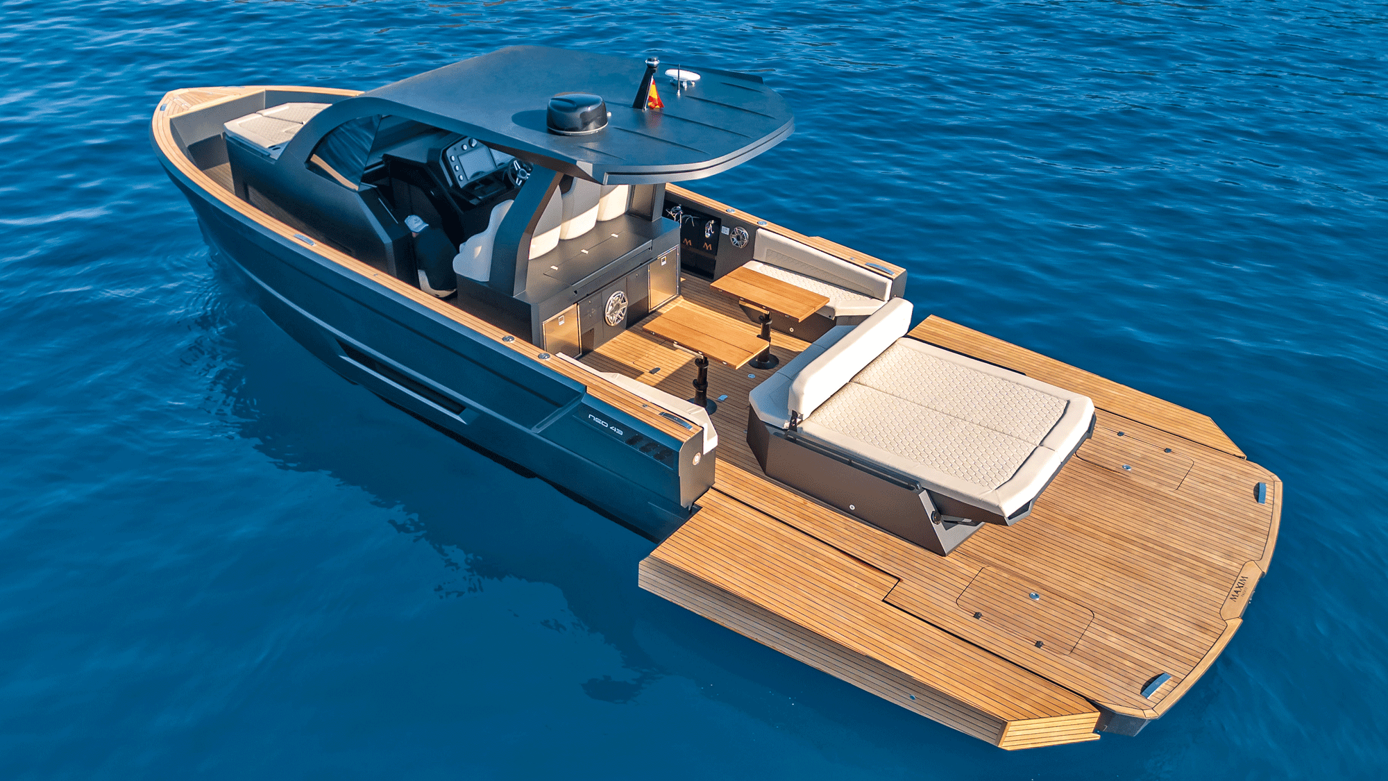 New Boats at Düsseldorf: Maxim MAX43 Comfort