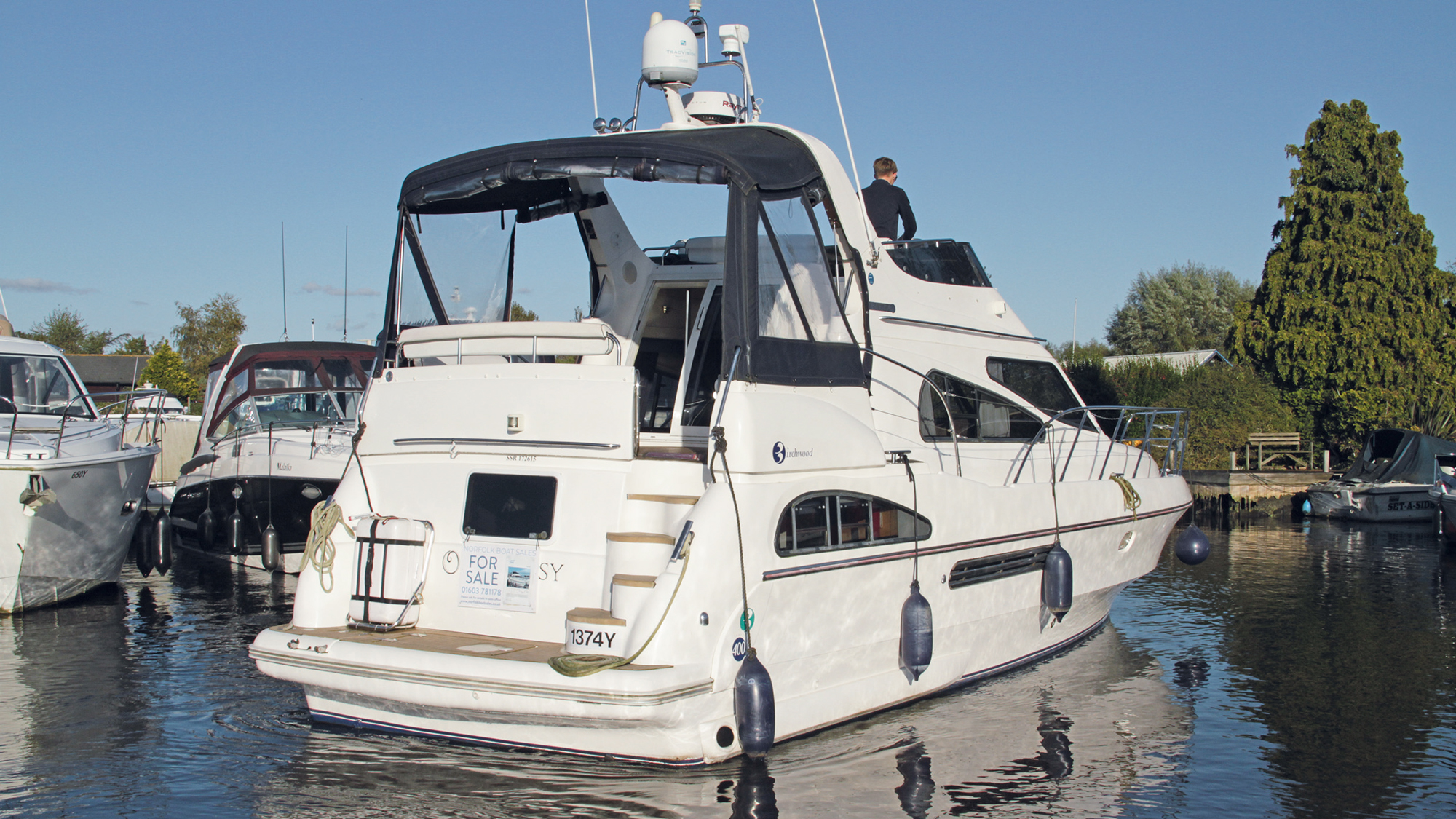 Birchwood Crusader 400 Flybridge Used Boat Review