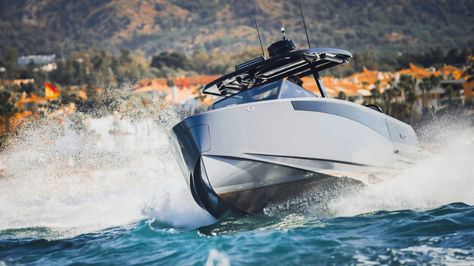 5 of the fastest motor yachts tested: 40+ knot motor yachts