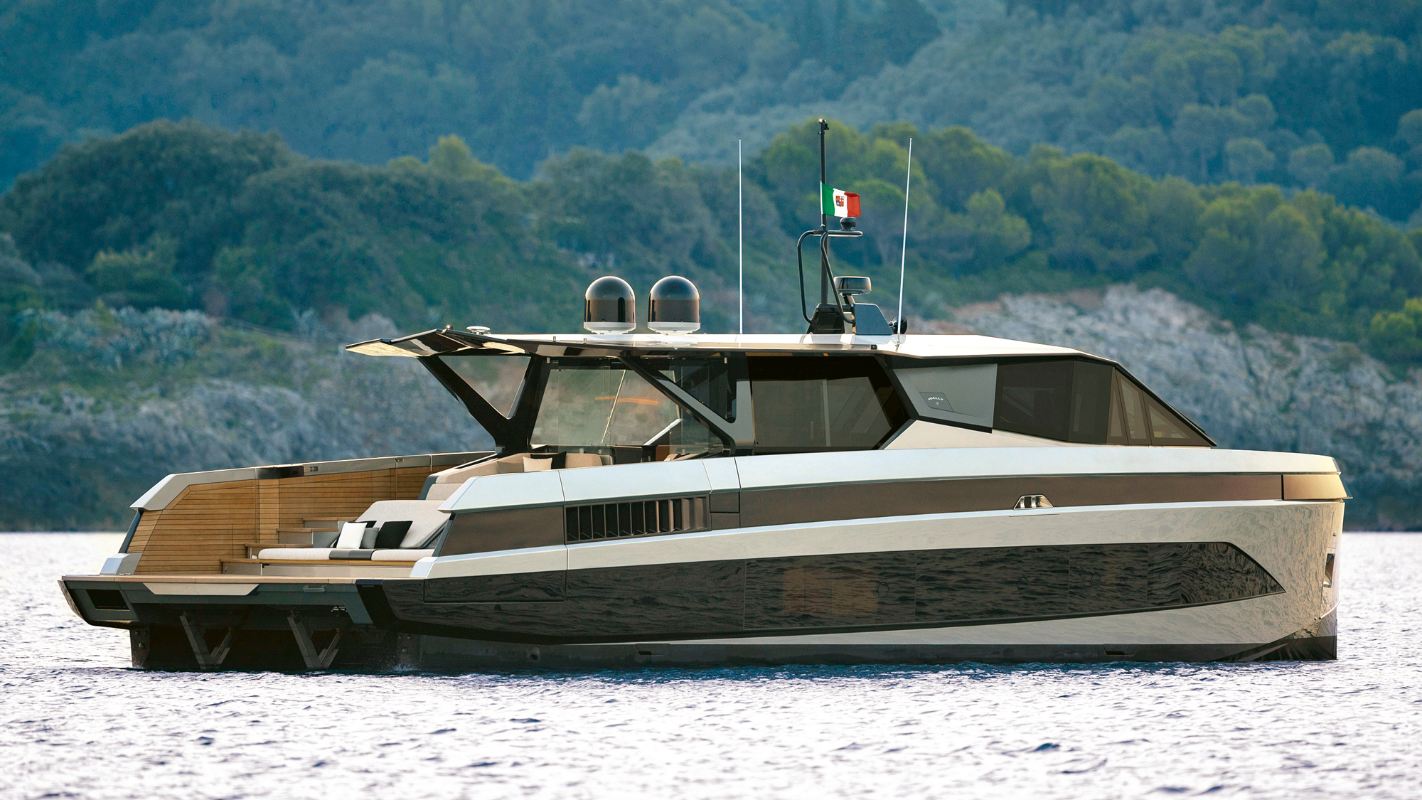 wallywhy100 review: The Smallest Wally Motor Yacht