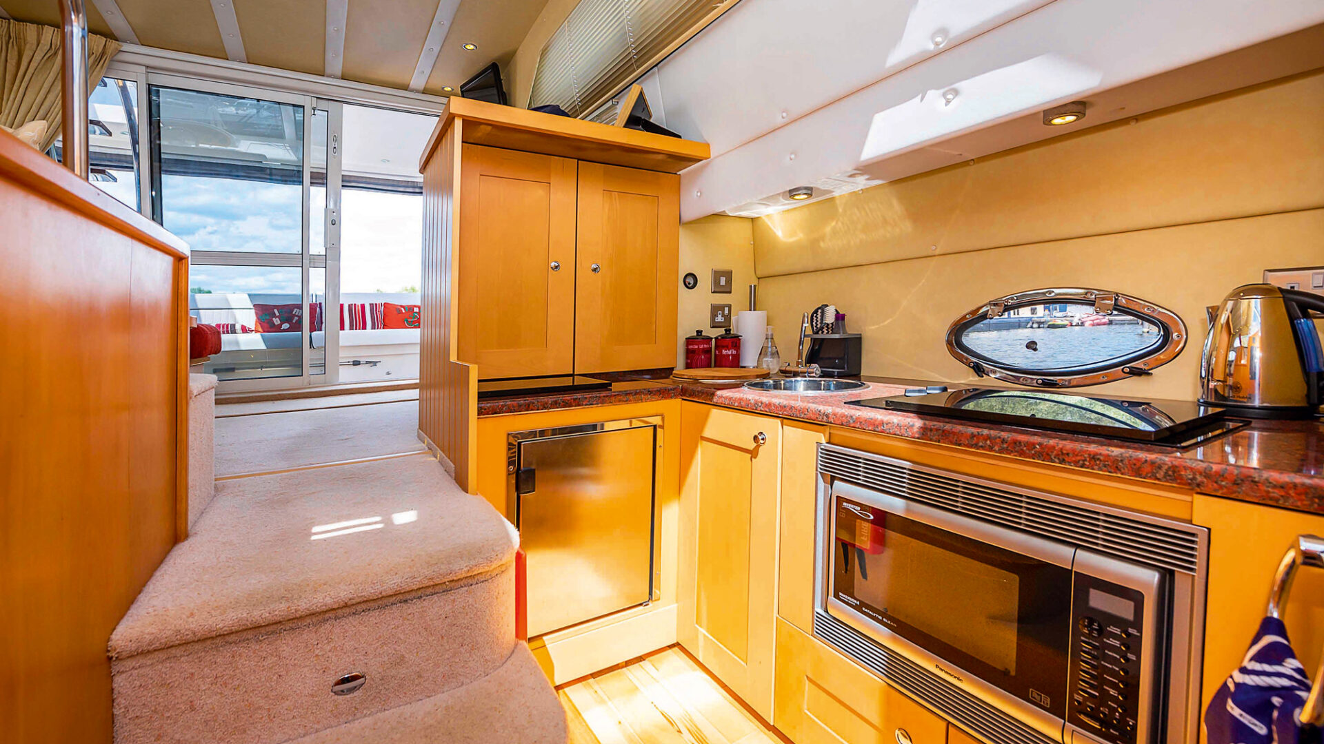 Colvic Sunquest 38 Flybridge used boat review: Old-school excellence