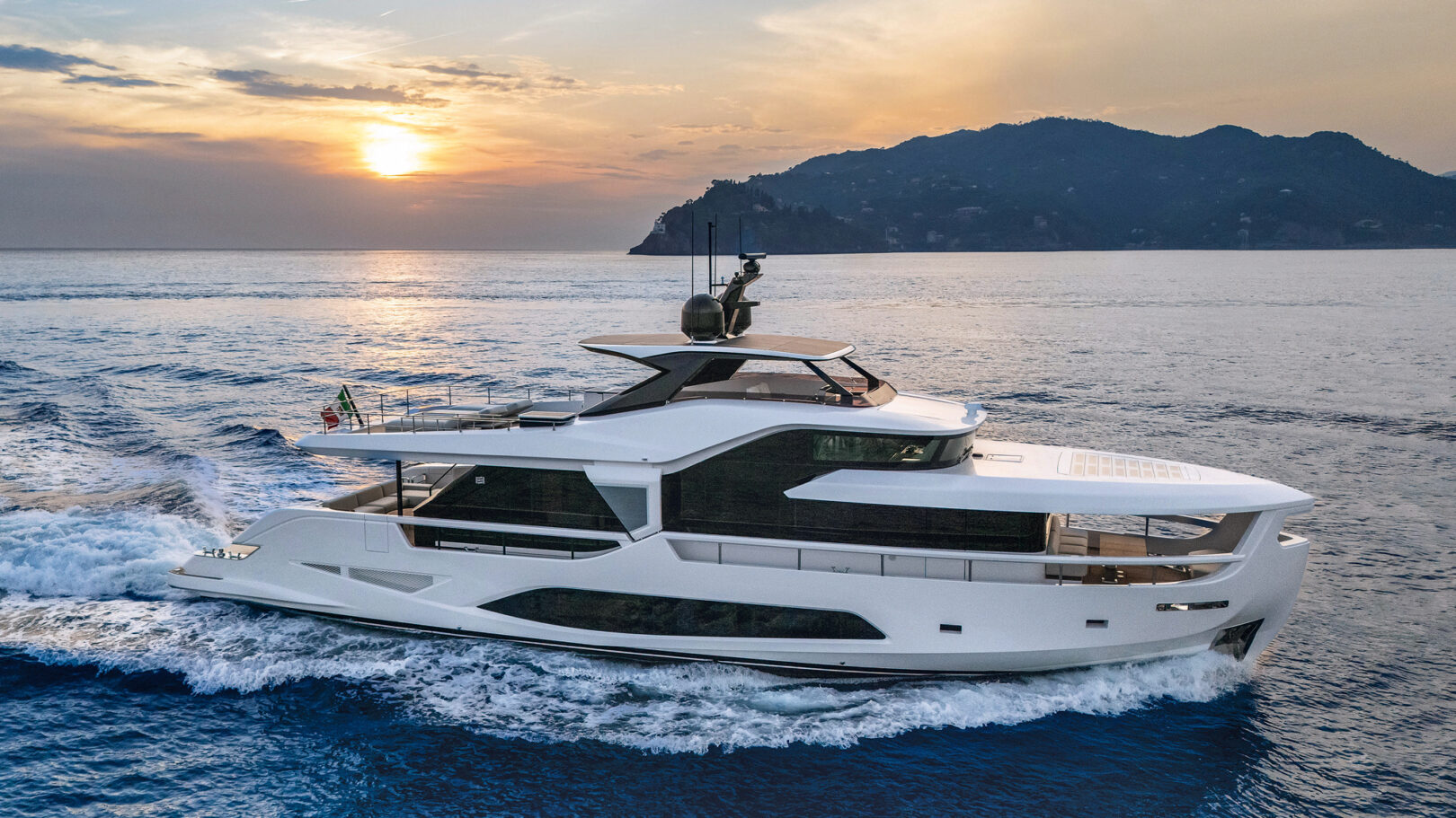 WATCH: Bellini Astor 36 Tour – A Born Again Beauty