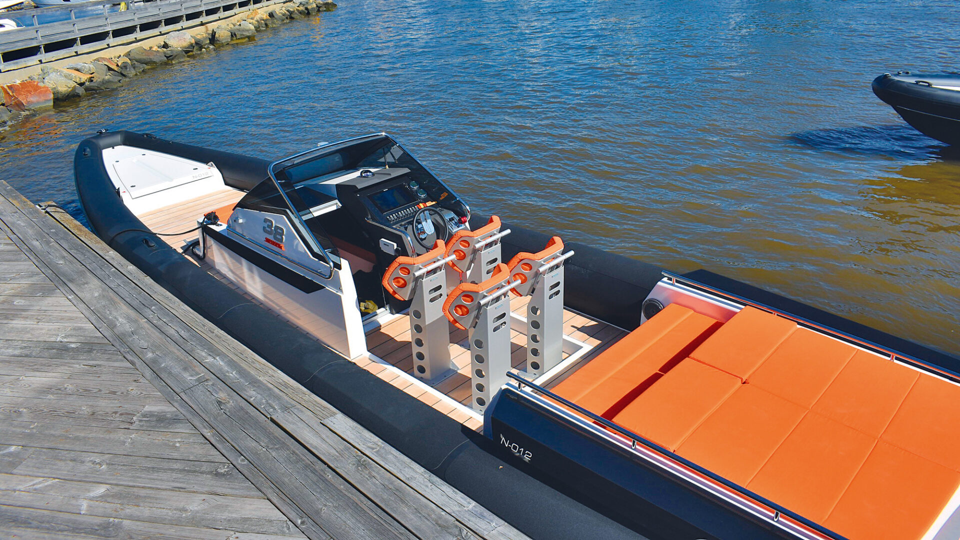 World’s Coolest Boats: Goldfish 38 Supersport - Off The Scale Cool