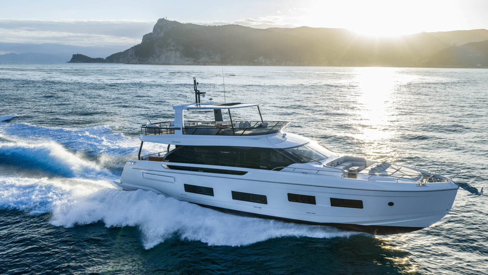 Watch Azimut 82 Fly tour: Masterpiece of Italian Design