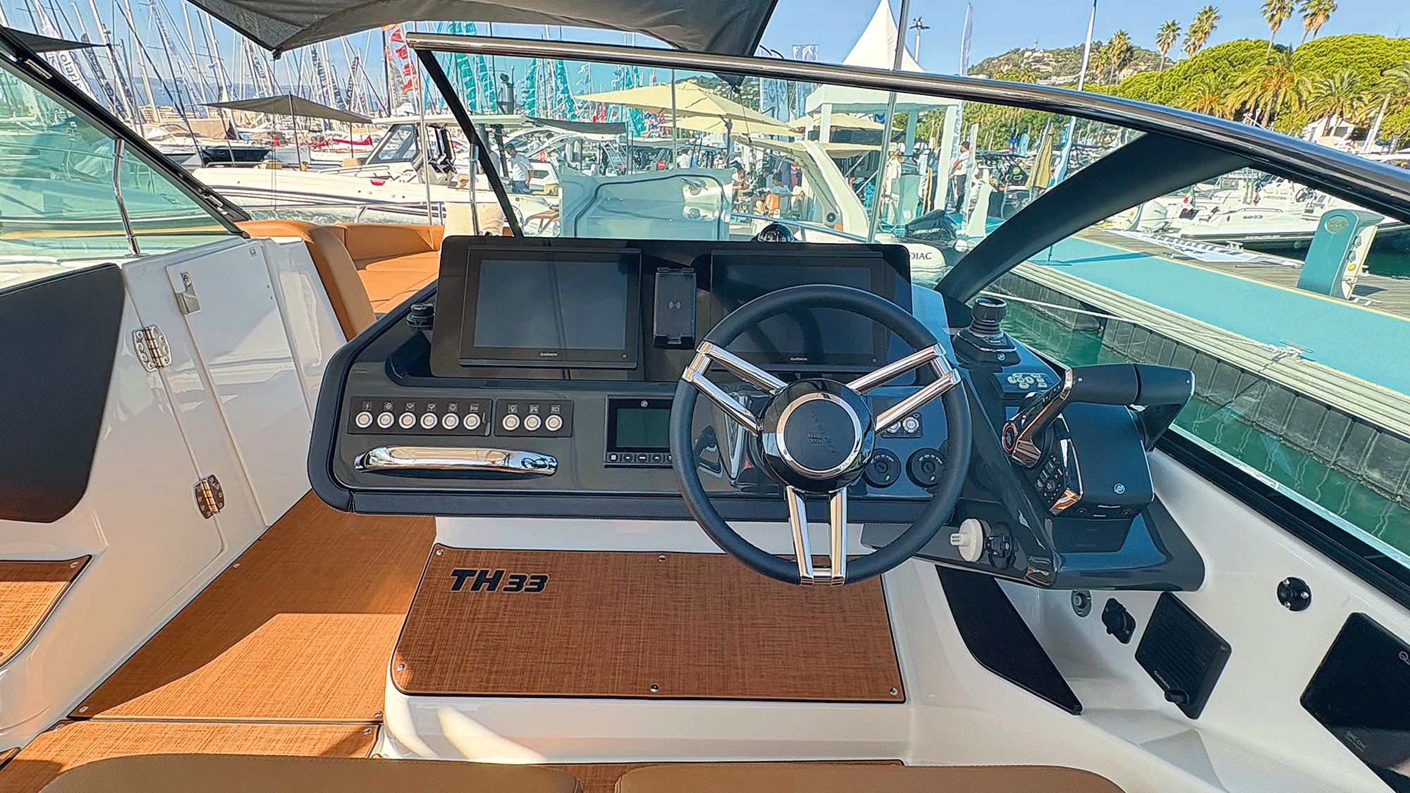 Four Winns TH33 first look: The new powercat on the block