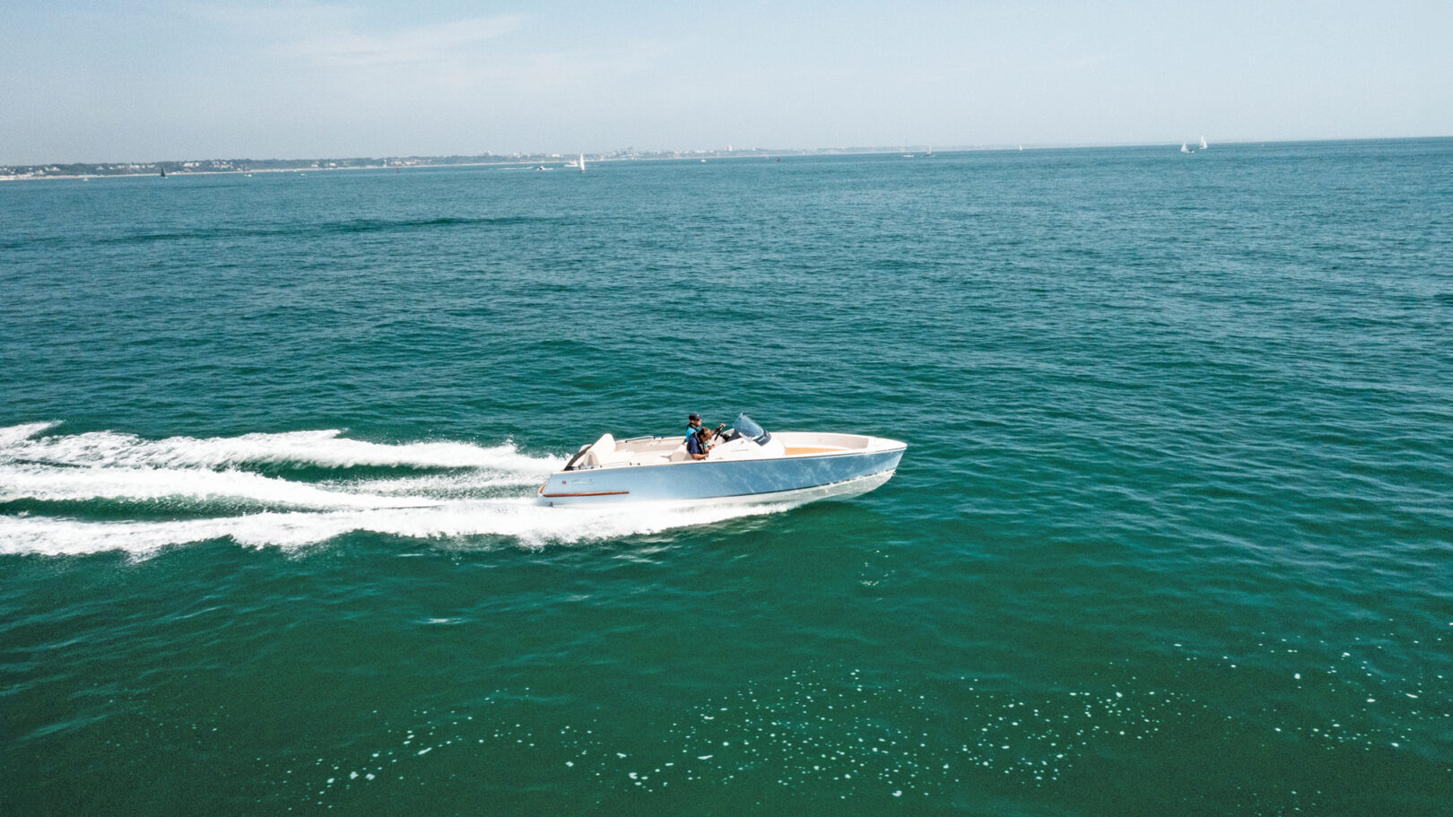 How to drive a motor boat with a stepped hull - Motor Boat & Yachting