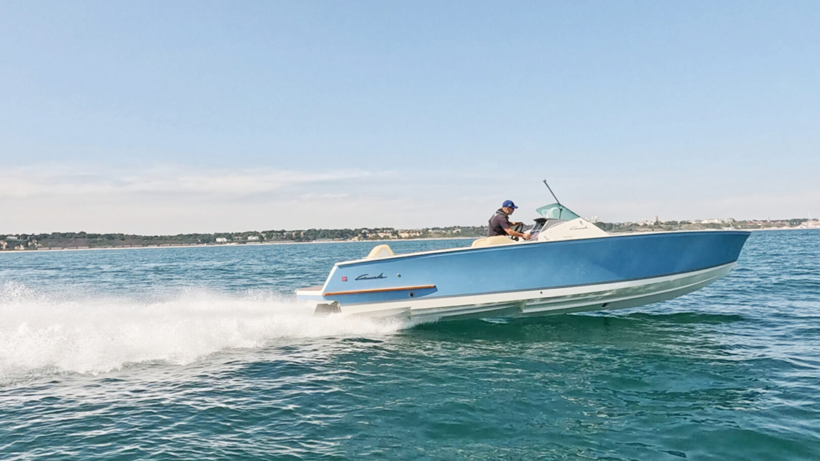How to drive a motor boat with a stepped hull - Motor Boat & Yachting
