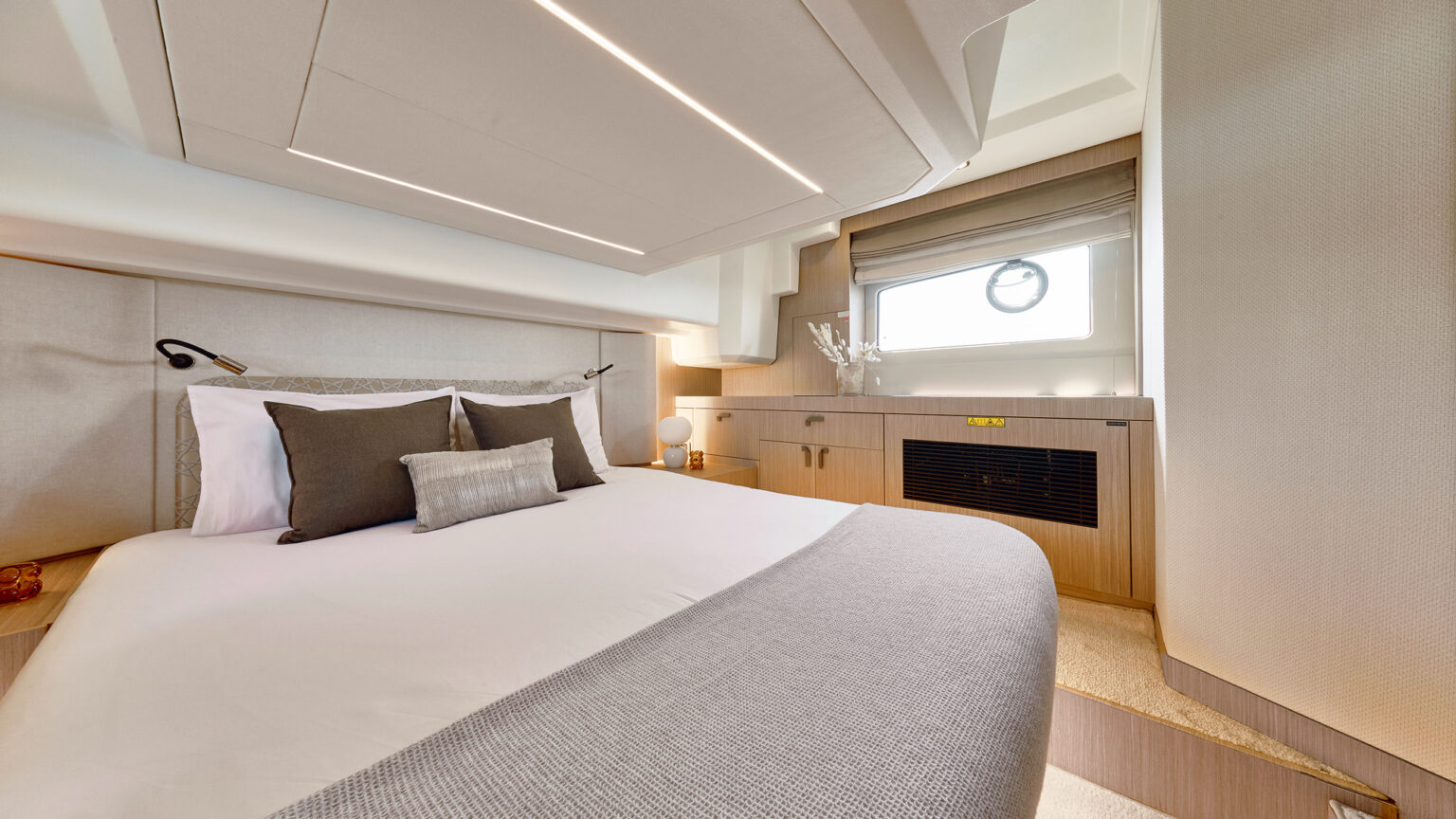 Prestige F4.3 review: Impressively priced dynamic family flybridge