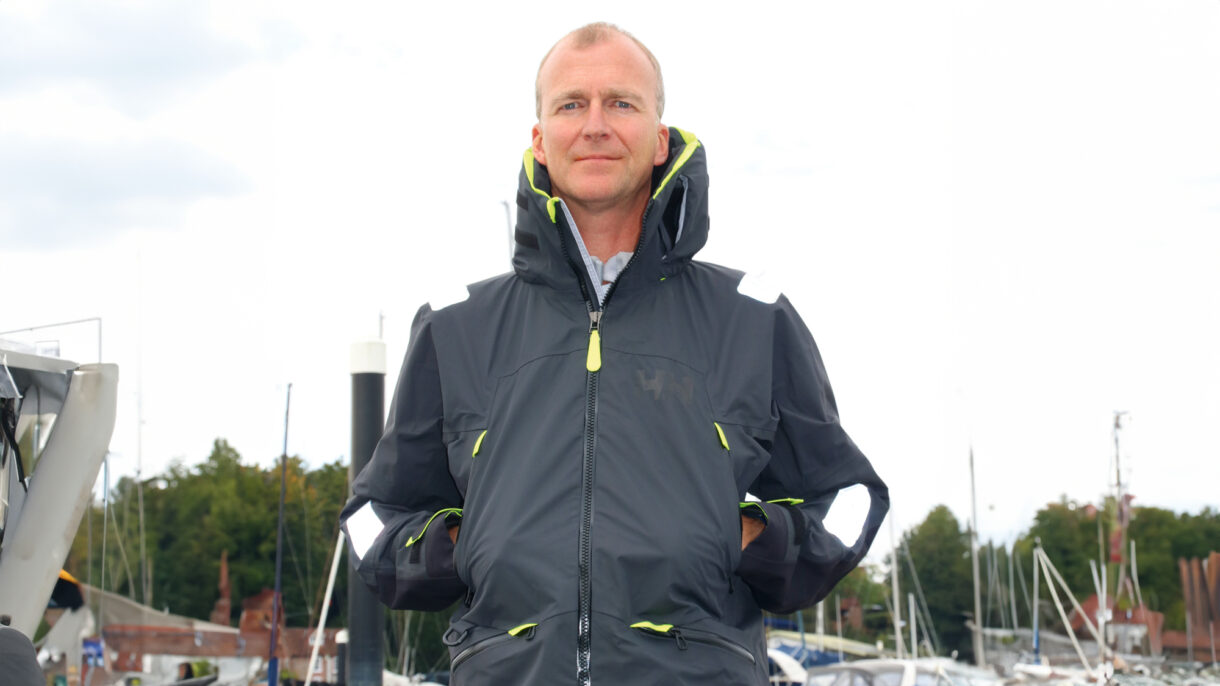 Helly Hansen Aegir Race Jacket Review: Ultimate Offshore Jacket for ...