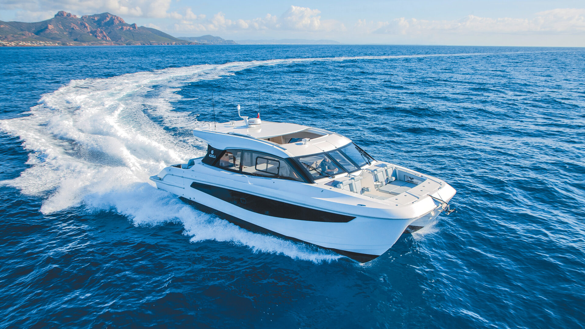 Aquila 42 Coupé first look: The 40-knot powercat that defies gravity ...