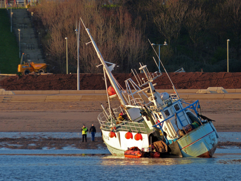 Trawler sinks after colliding with pier - Practical Boat Owner