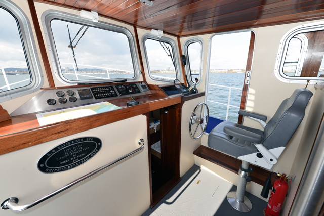 Tug Yacht 33 - The little ship theme continued in the raised pilot ...