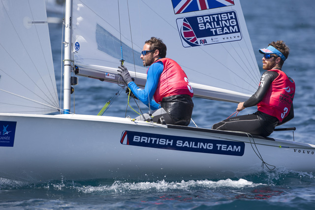 Men's 470 dinghy sailors Elliot Willis and Luke Patience in action ...