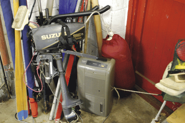 How to service a 2-stroke outboard engine - Practical Boat Owner