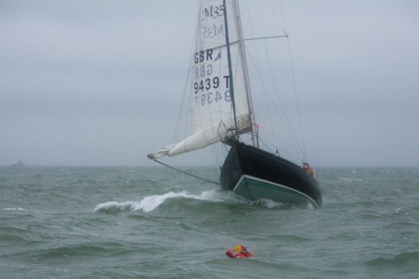 Force 6 man overboard recovery - Practical Boat Owner