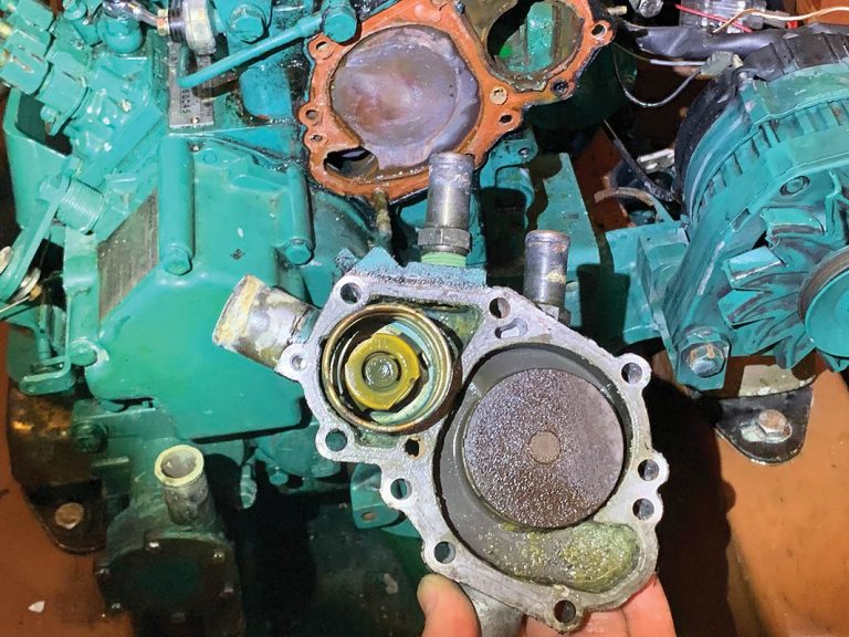 How to remove a marine diesel cylinder head step by step