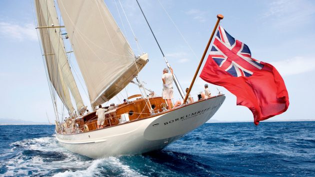 Boat flag etiquette: Everything you need to know about ensigns & burgees
