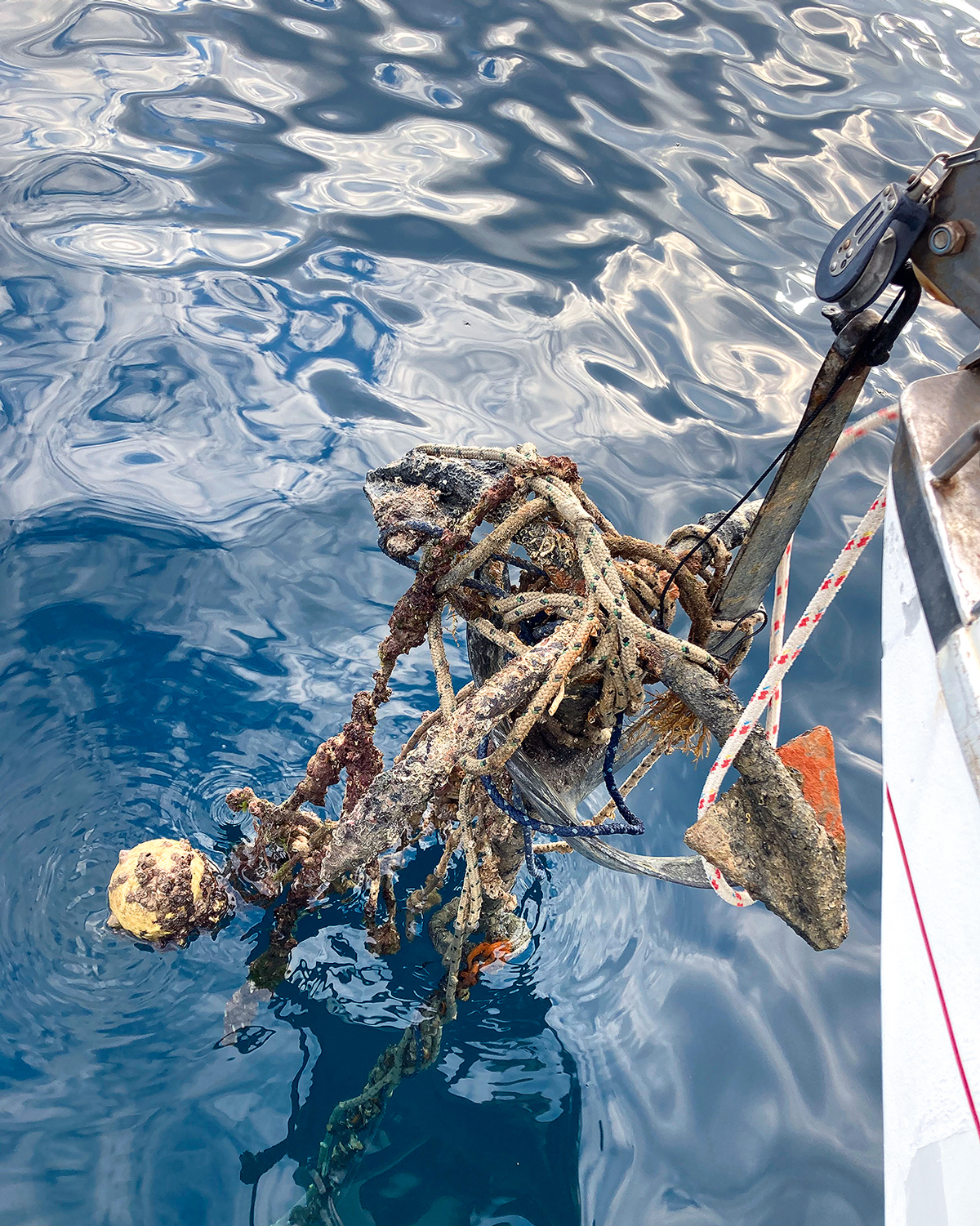 Anchoring a boat: How to weigh anchor on a yacht without a windlass