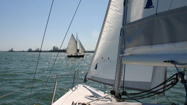 Viko S21: Test sail of this highly affordable nearly new trailer-sailer